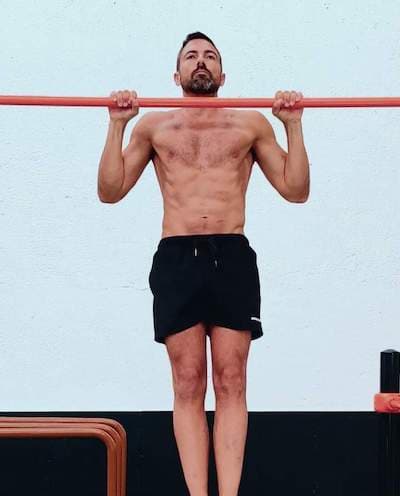 Isometric prone pull-ups - Exercise level beginner