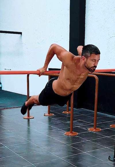 Korean dips - Exercise level intermediate