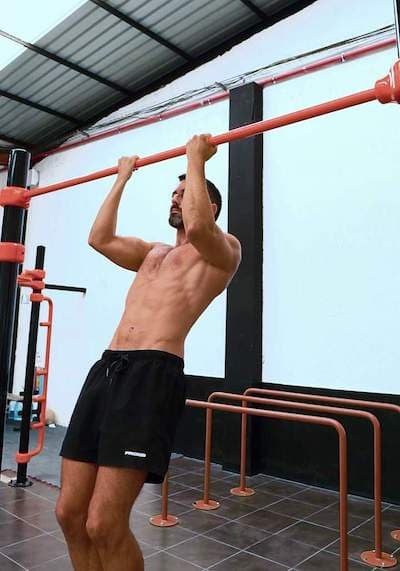 Isometric half-way supine pull-ups - Exercise level beginner